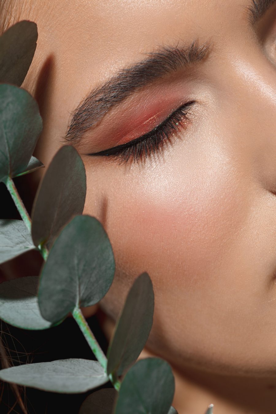 How To Get Thicker Eyebrows Naturally With 7 Simple Tips