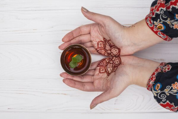 7 Benefits Of Henna For Hair Dye – Vibrant & Natural Results